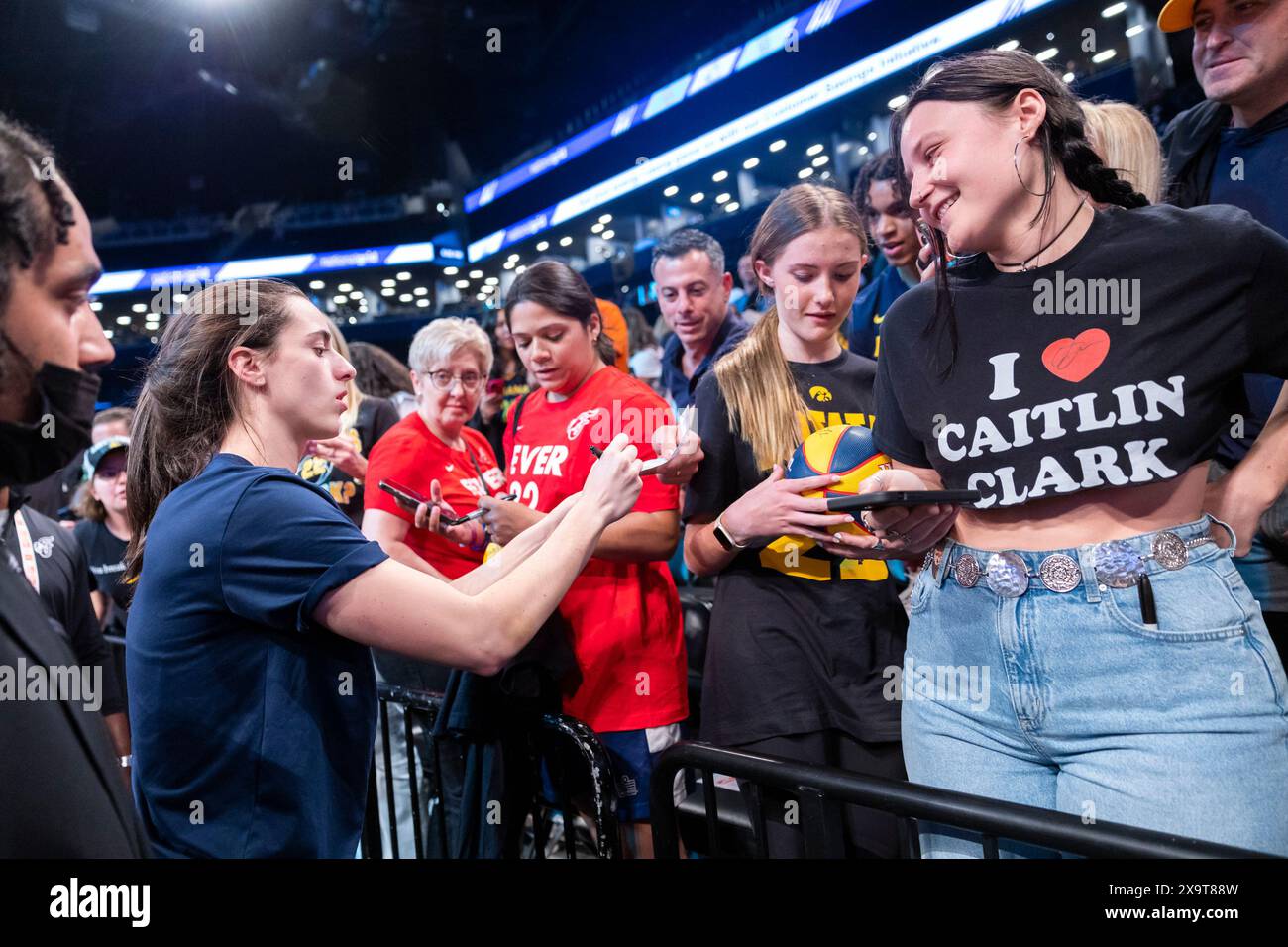 Caitlin clark fans hi-res stock photography and images - Alamy