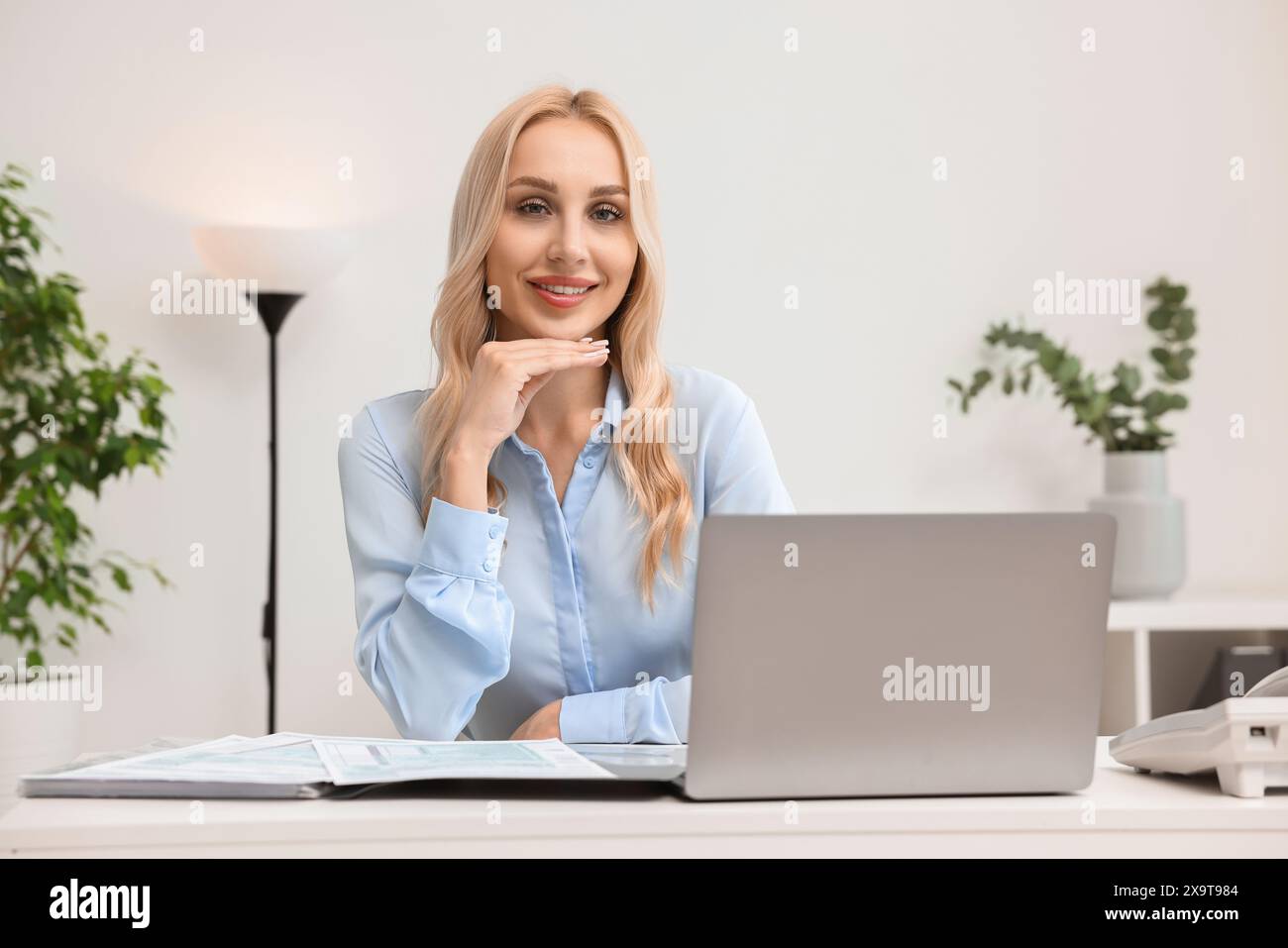 Happy office staff success hi-res stock photography and images - Alamy