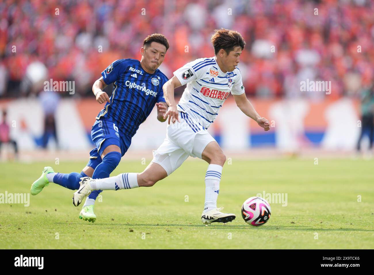 Machida Gion Stadium, Tokyo, Japan. 1st June, 2024. (L-R) Junya Suzuki (Zelvia), Kaito Taniguchi ...
