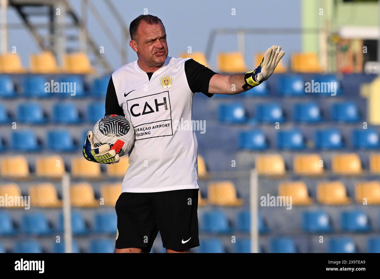 WILLEMSTAD - Curacao goalkeeper trainer Raymond Mulder during a ...