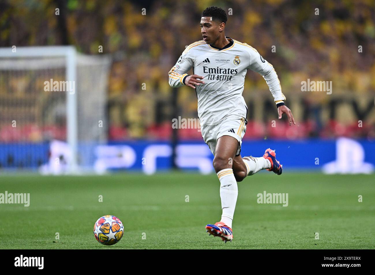 LONDON, ENGLAND - JUNE 1: Jude Bellingham of Real Madrid controls a ...