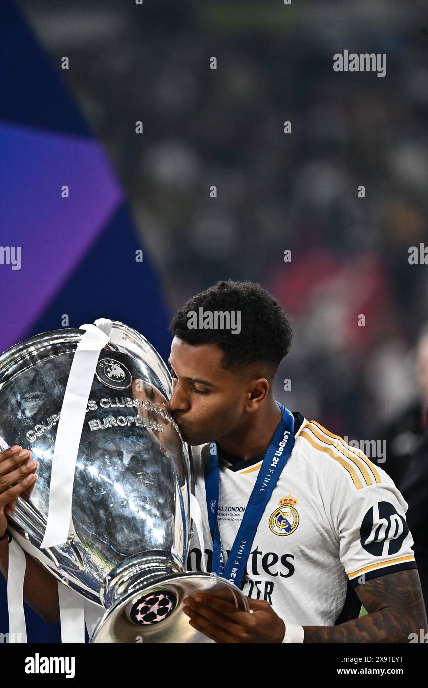 LONDON, ENGLAND - JUNE 1: Rodrygo of Real Madrid celebrates with UEFA ...