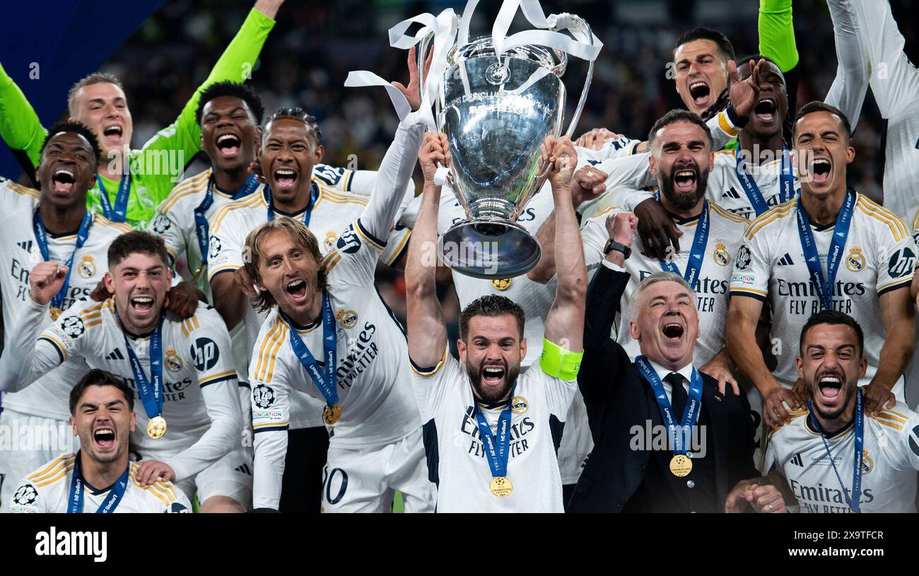 LONDON, ENGLAND - JUNE 1: Carlo Ancelotti, Brahim Diaz, Federico ...
