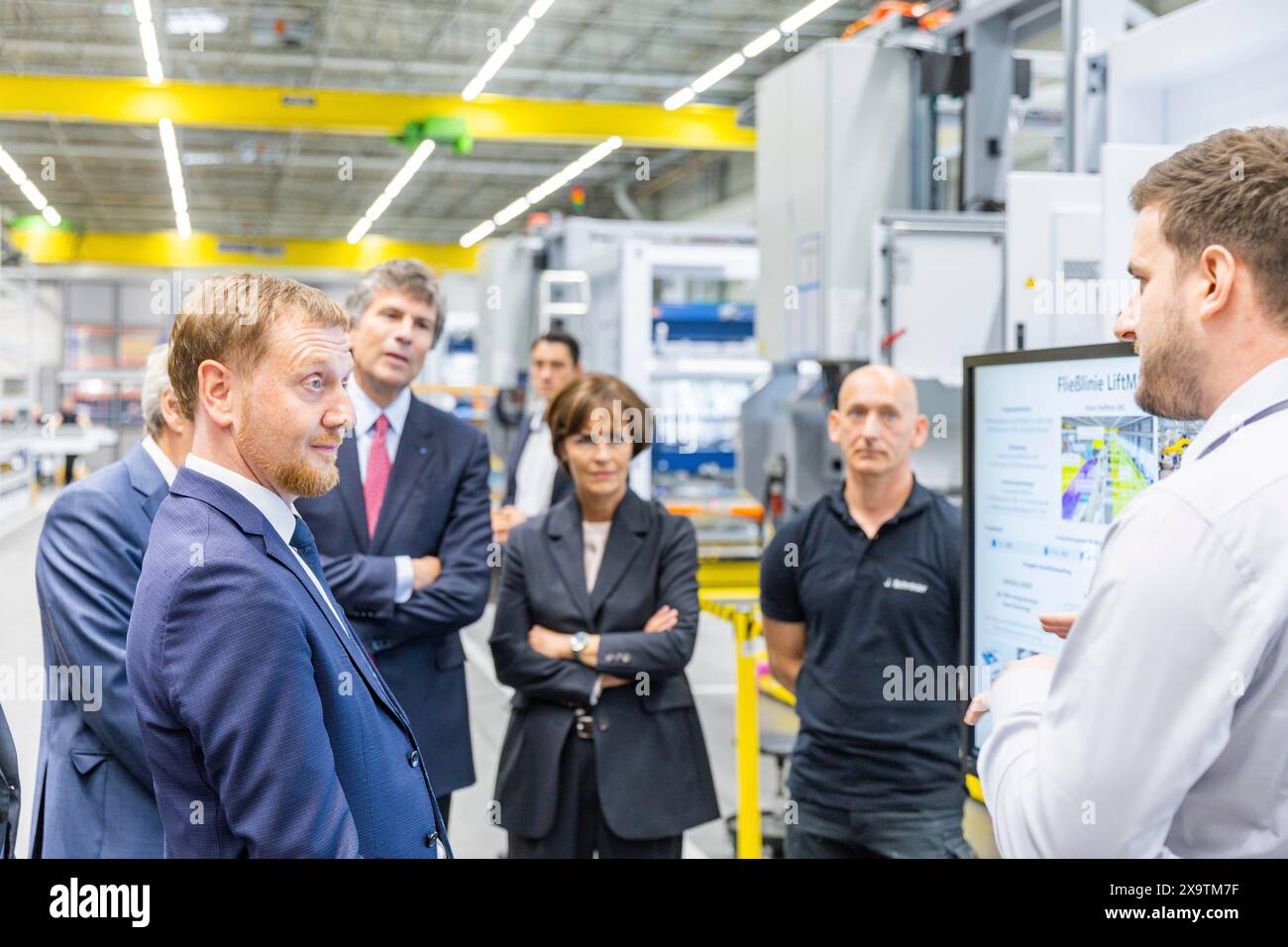 Minister President Michael Kretschmer visited TRUMPF Sachsen SE in ...
