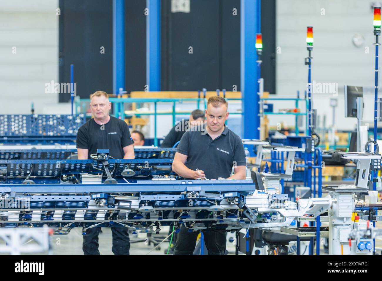 Minister President Michael Kretschmer visited TRUMPF Sachsen SE in ...