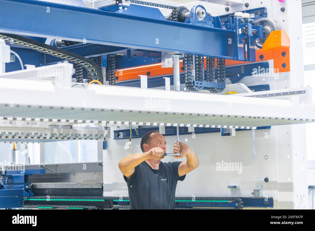 Minister President Michael Kretschmer visited TRUMPF Sachsen SE in ...
