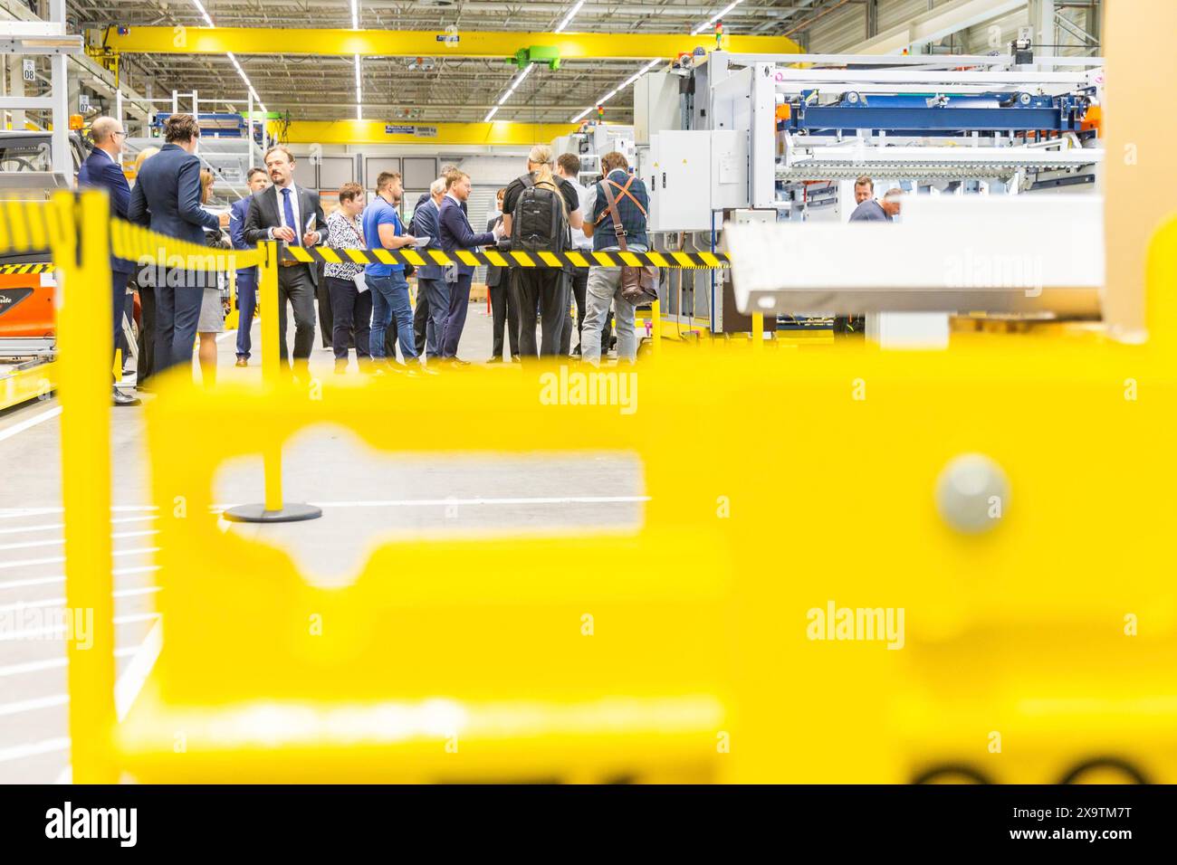 Minister President Michael Kretschmer visited TRUMPF Sachsen SE in ...