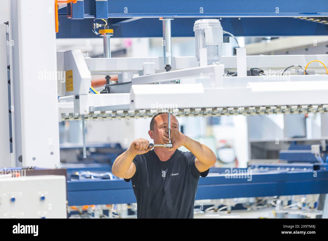 Minister President Michael Kretschmer visited TRUMPF Sachsen SE in ...