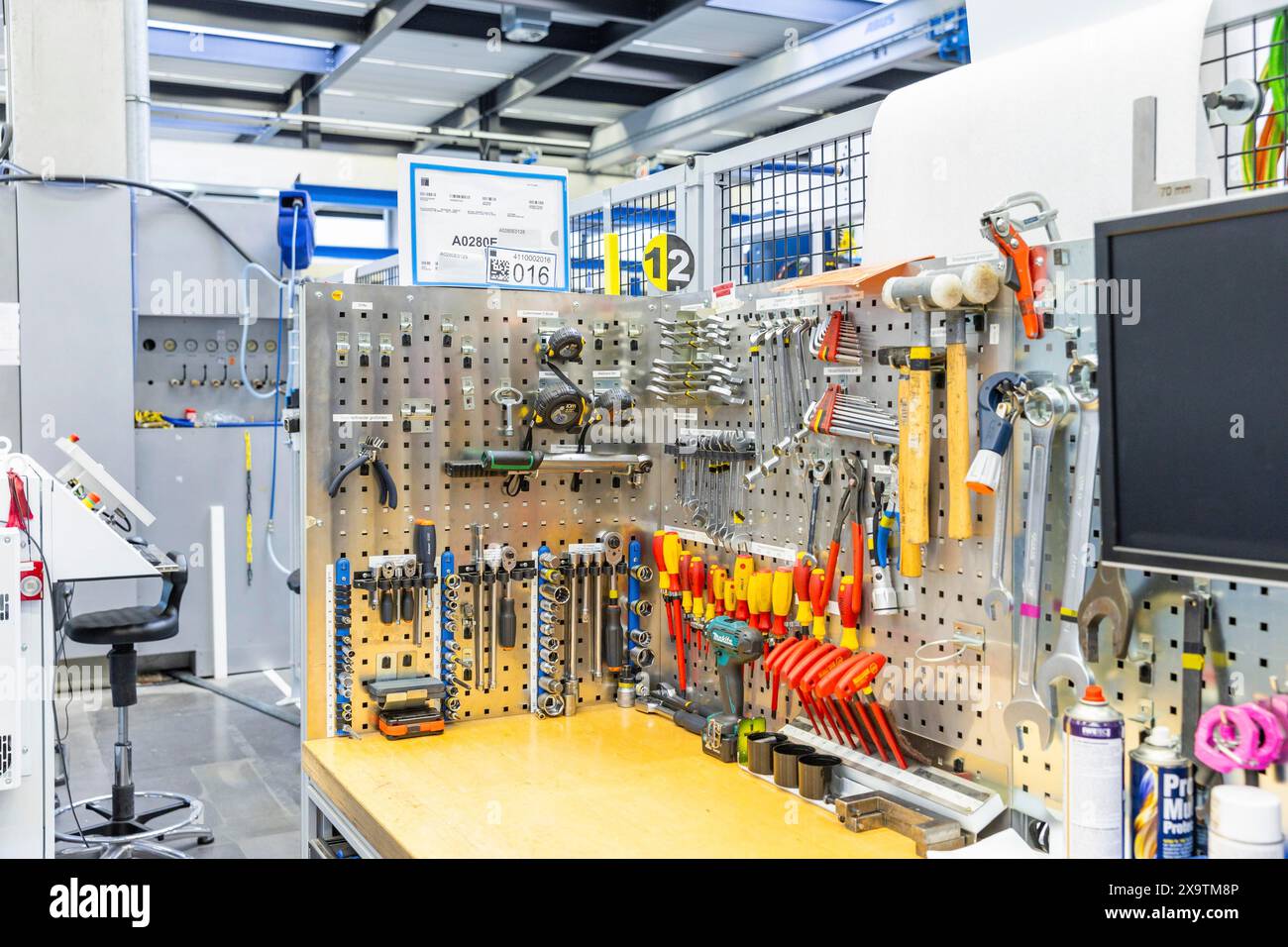 Minister President Michael Kretschmer visited TRUMPF Sachsen SE in ...