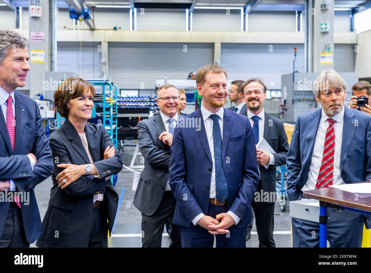 Minister President Michael Kretschmer visited TRUMPF Sachsen SE in ...
