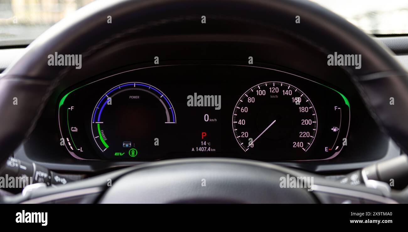 close up of the speedometer with rpm and km meter Stock Photo - Alamy