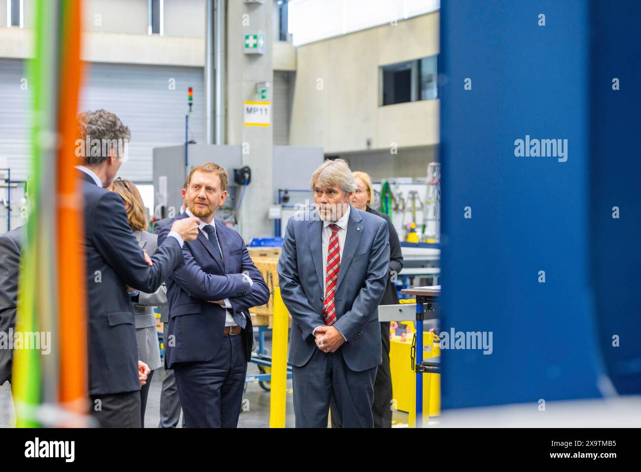 Minister President Michael Kretschmer visited TRUMPF Sachsen SE in ...