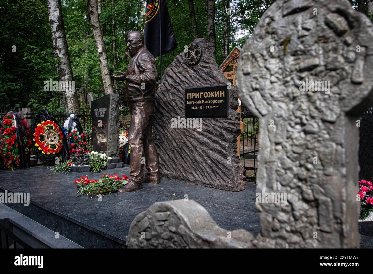 A sculpture to the head of the PMC Evgeny Prigozhin next to his grave ...