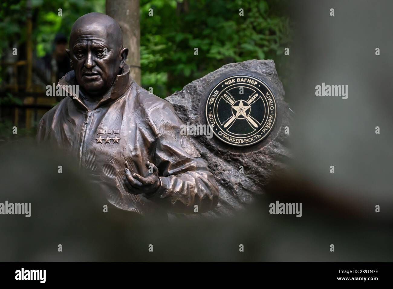 A sculpture to the head of the PMC Evgeny Prigozhin next to his grave ...