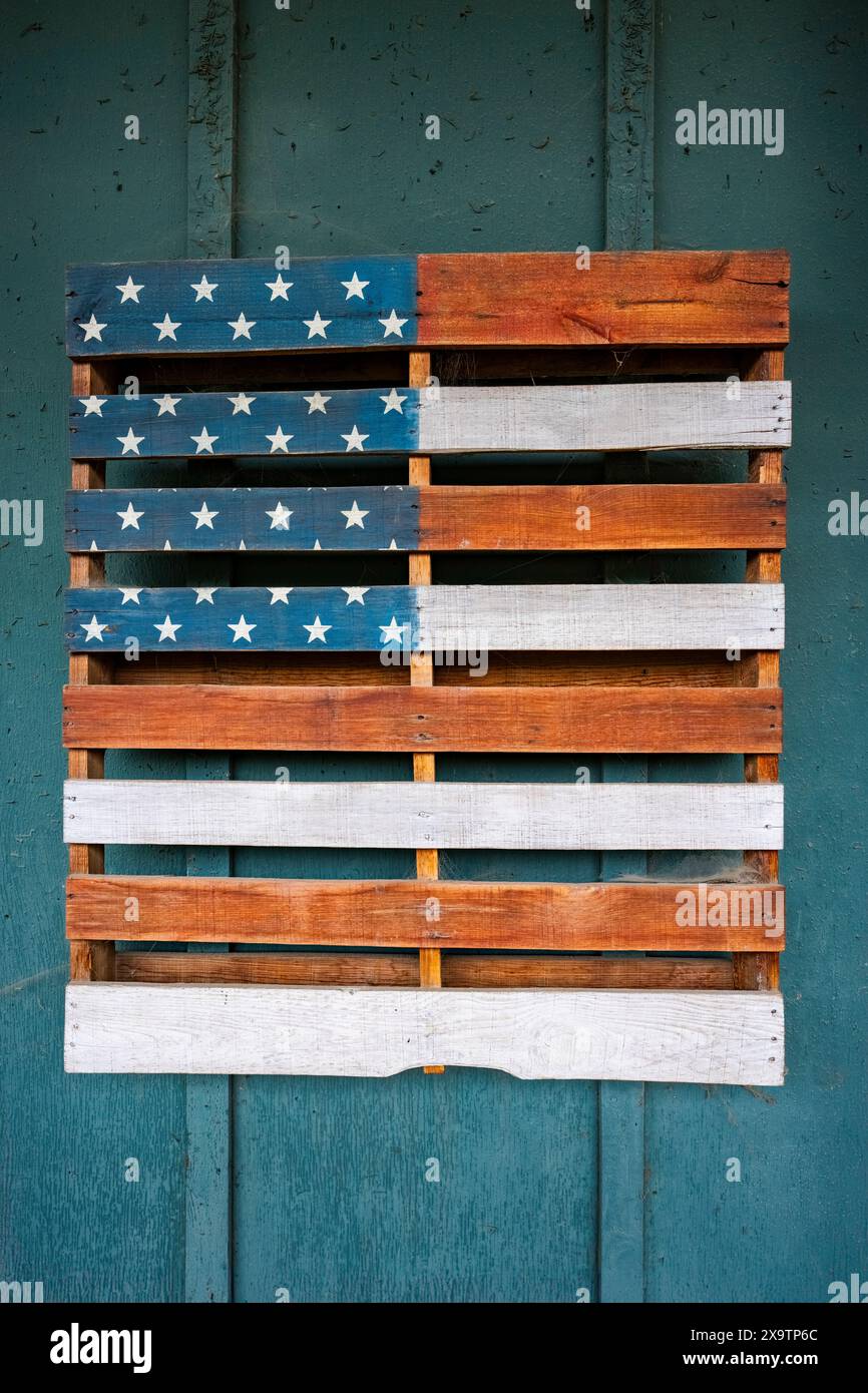 Painted wood pallet hi res stock photography and images Alamy