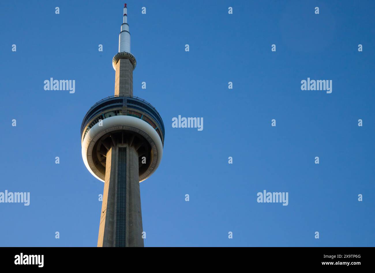 Cn tower toronto observation deck hi-res stock photography and images ...