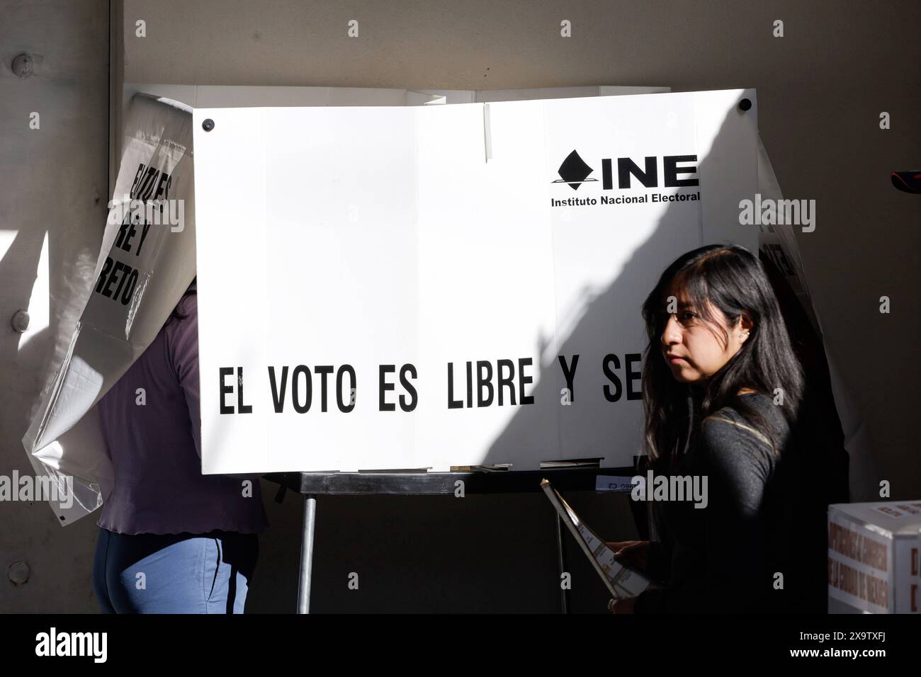 2024 Mexico General Elections A Mexican citizen casting their vote at ...