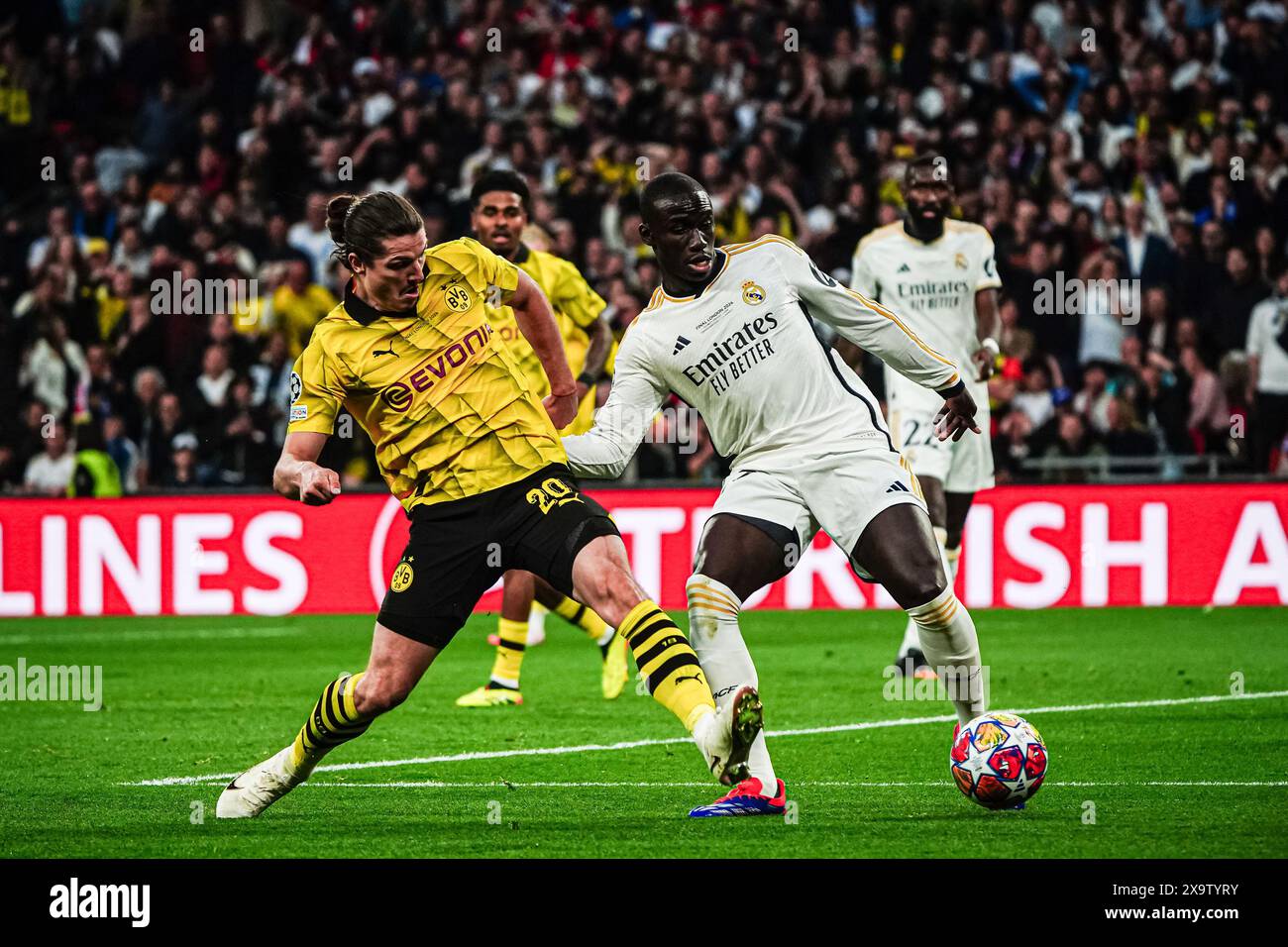 Marcel Sabitzer (Borussia Dortmund, #20), Ferland Mendy (Real Madrid ...