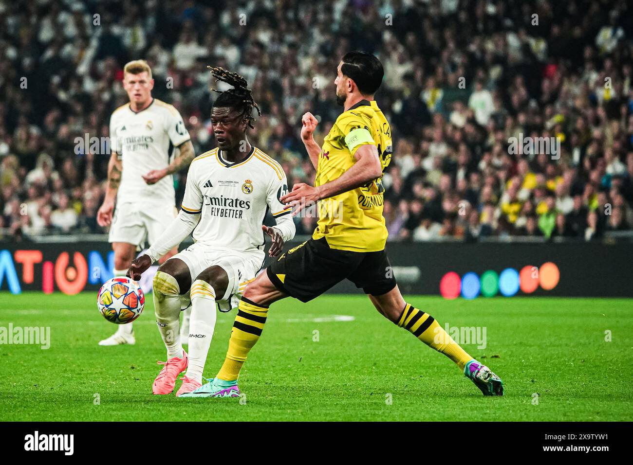 Eduardo Camavinga (Real Madrid, #12), Emre Can (Borussia Dortmund, #23 ...