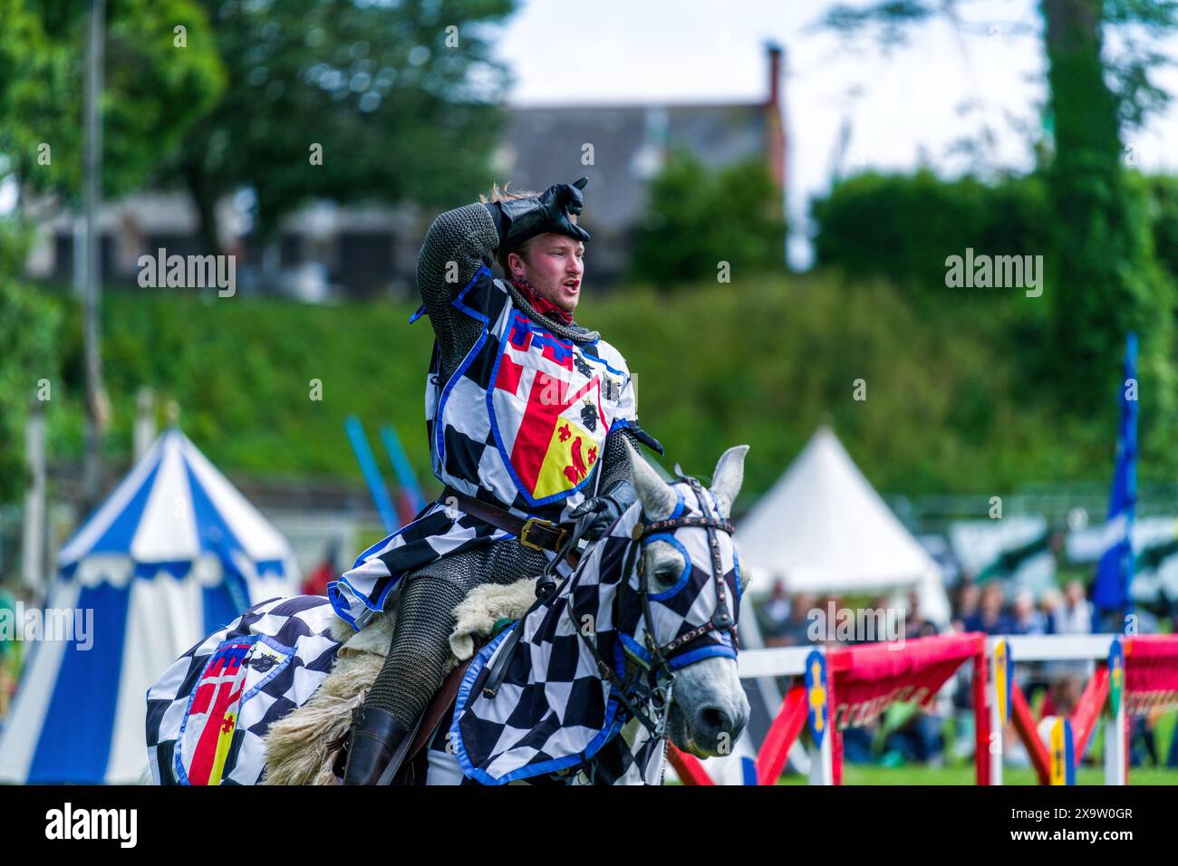 Sir Sam gestures loser to the crowd. The Joust, Cardiff, UK. 15th June ...