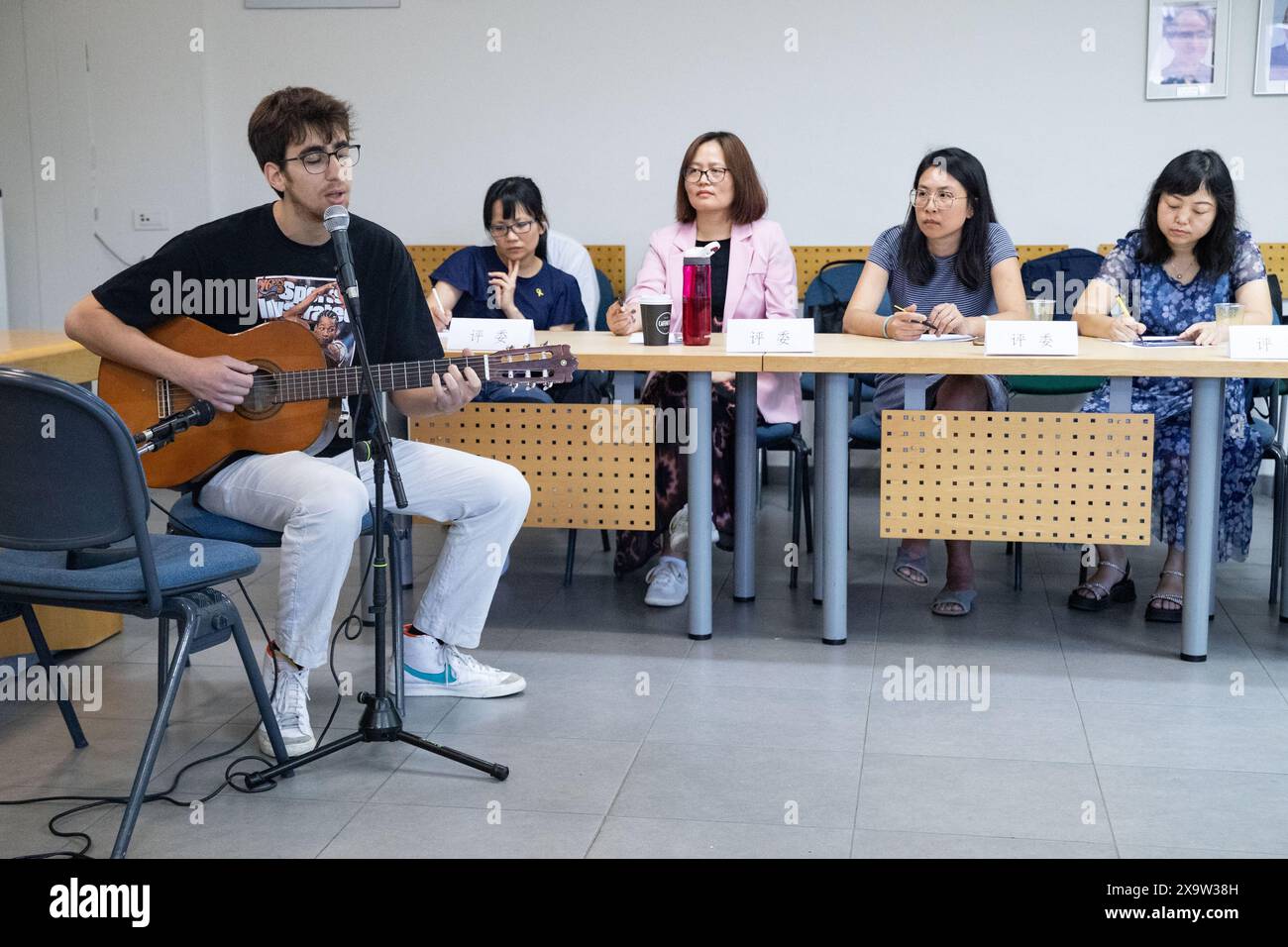 Hebrew language 2024 hi-res stock photography and images - Alamy