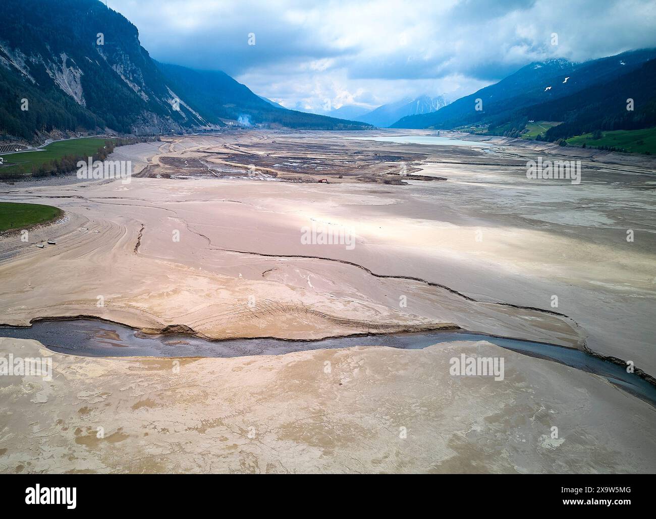 Reschen Am See, Italy. 28th Apr, 2024. Lake Reschen (Italian Lago di ...