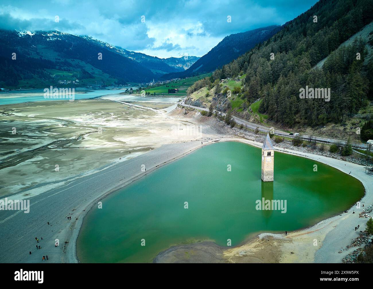 Reschen Am See, Italy. 28th Apr, 2024. Kirchturm von Altgraun in Lake ...