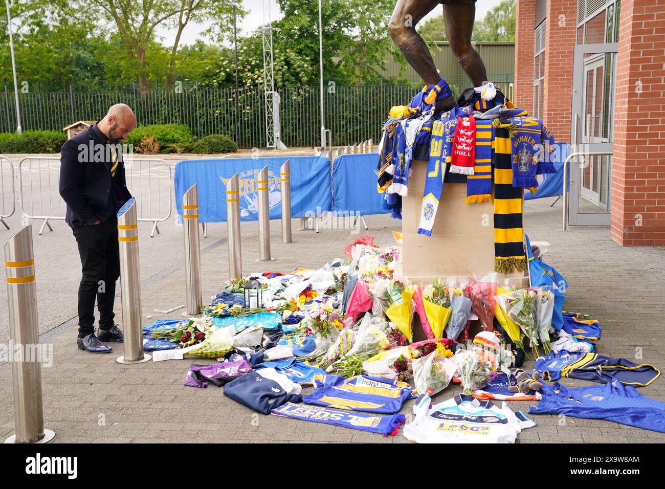Jamie Jones-Buchanan pays tribute to former Leeds Rhino teammate Rob ...
