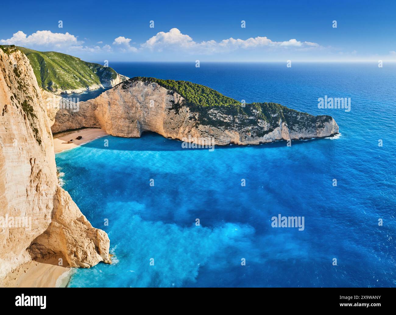 Beautiful beach rocks turquoise hi-res stock photography and images - Alamy