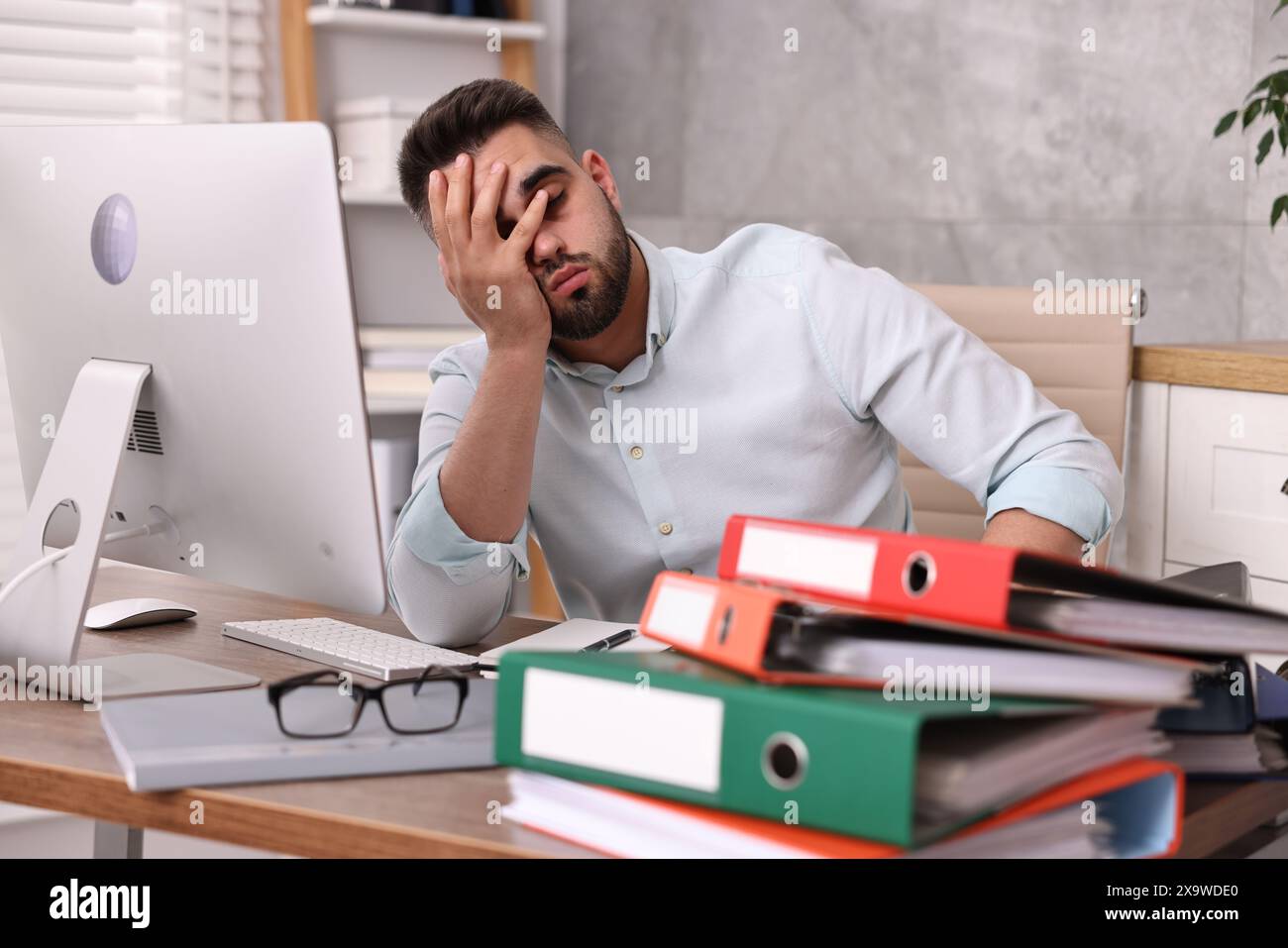 Person computer stack paperwork hi-res stock photography and images - Alamy