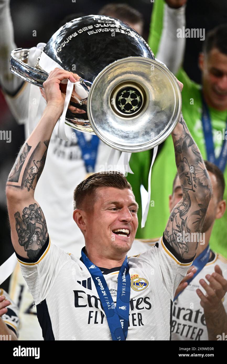 LONDON, ENGLAND - JUNE 1: Toni Kroos of Real Madrid celebrates with ...