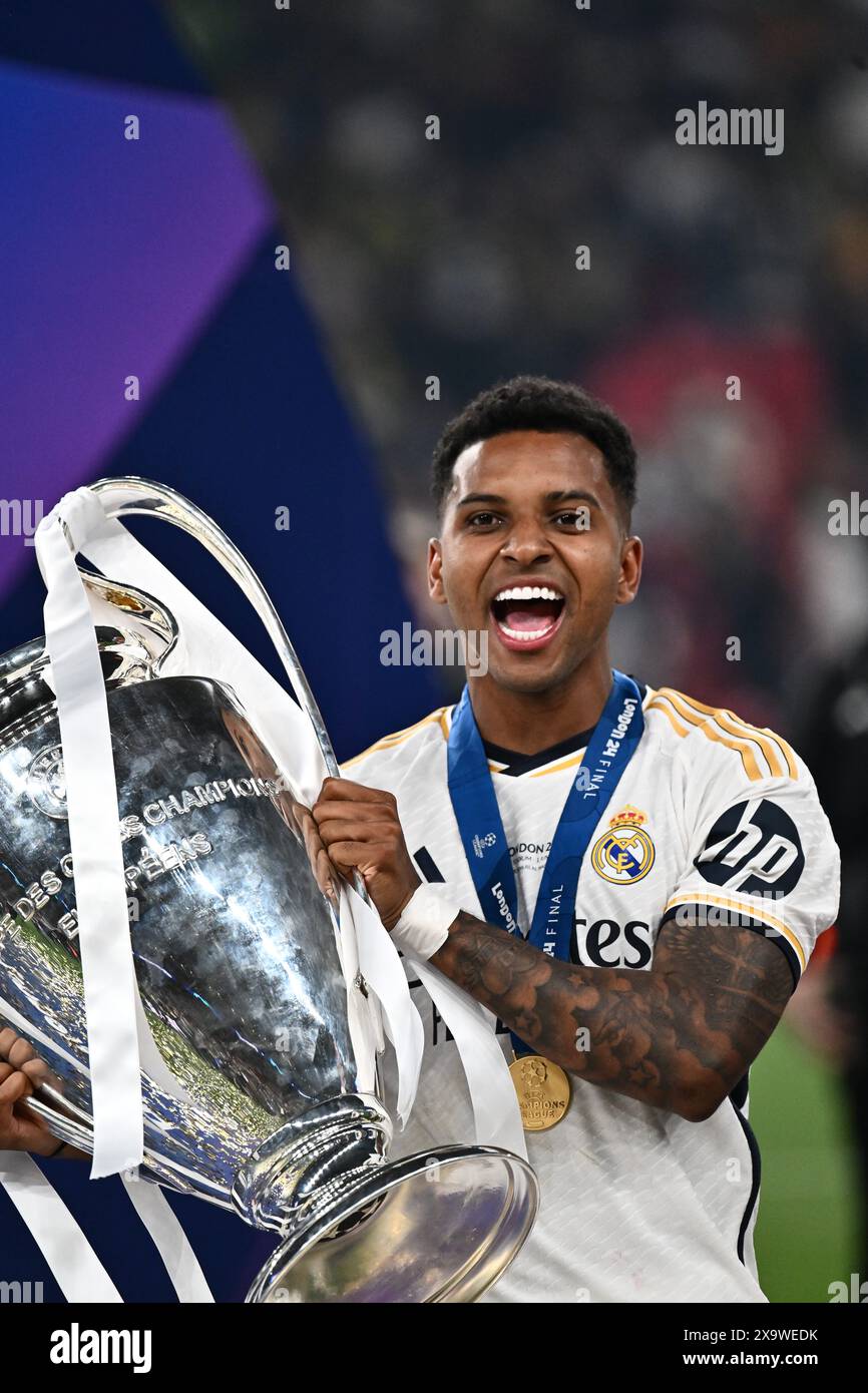 LONDON, ENGLAND - JUNE 1: Rodrygo of Real Madrid celebrates with UEFA ...