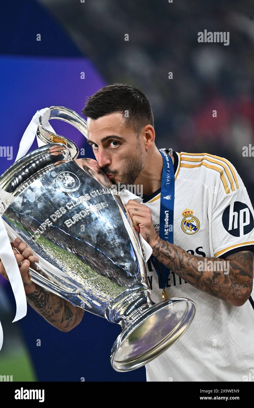 LONDON, ENGLAND - JUNE 1: Joselu of Real Madrid celebrates with UEFA ...