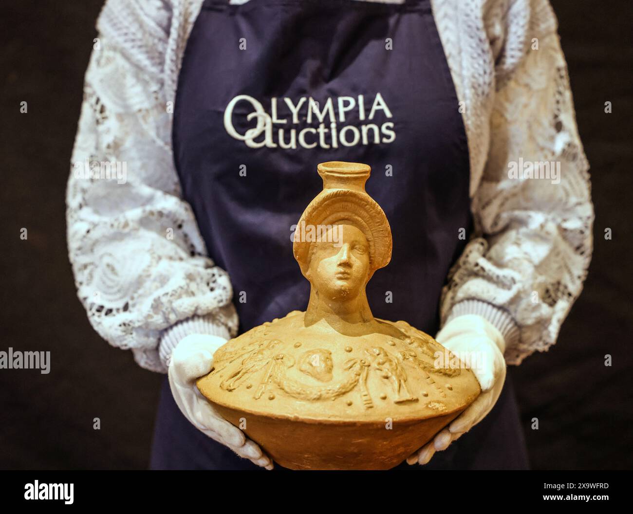 Roman livings hi-res stock photography and images - Alamy