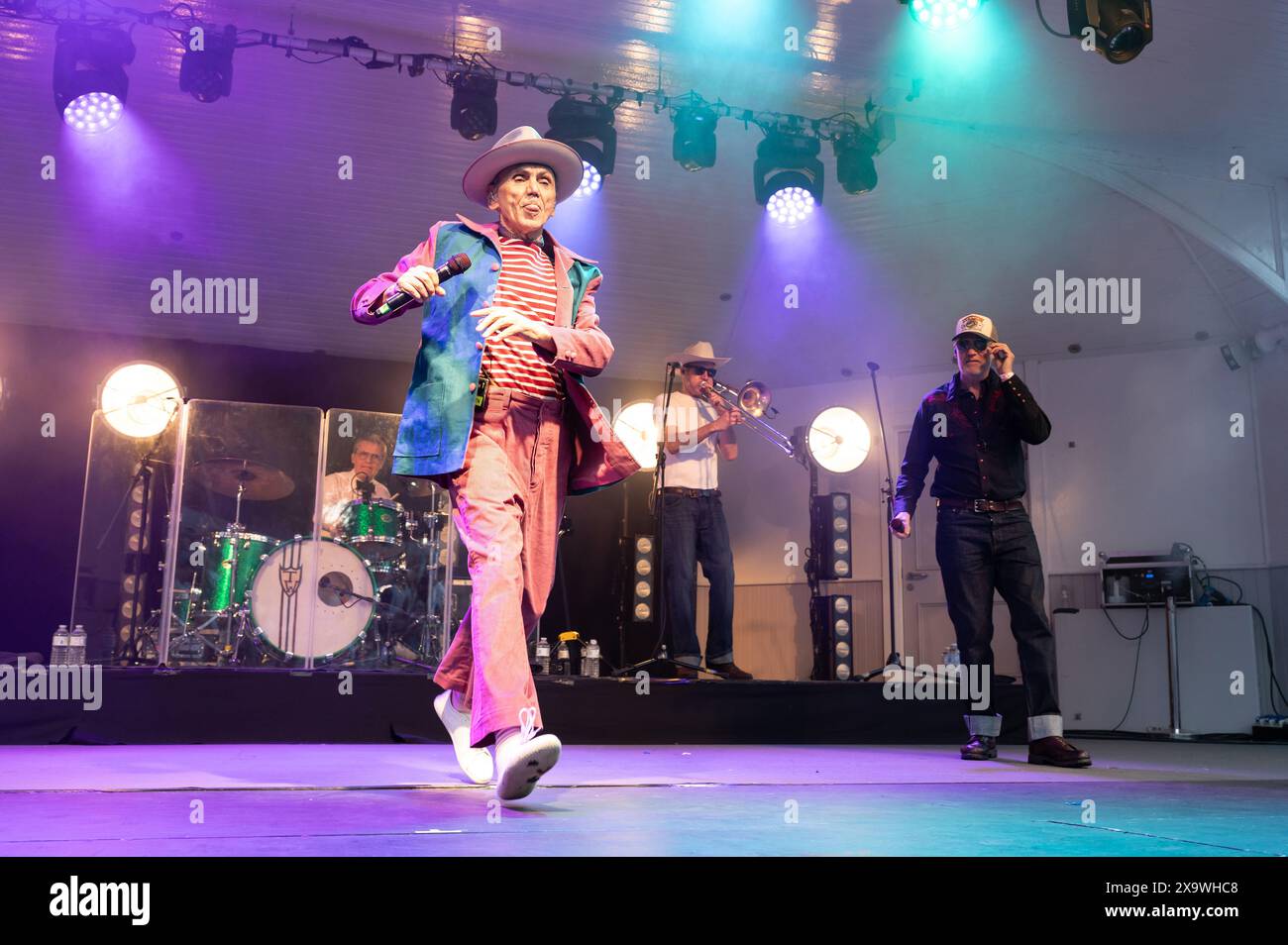 Kevin Rowland of Dexys performing at Kelvingrove Bandstand in Glasgow ...