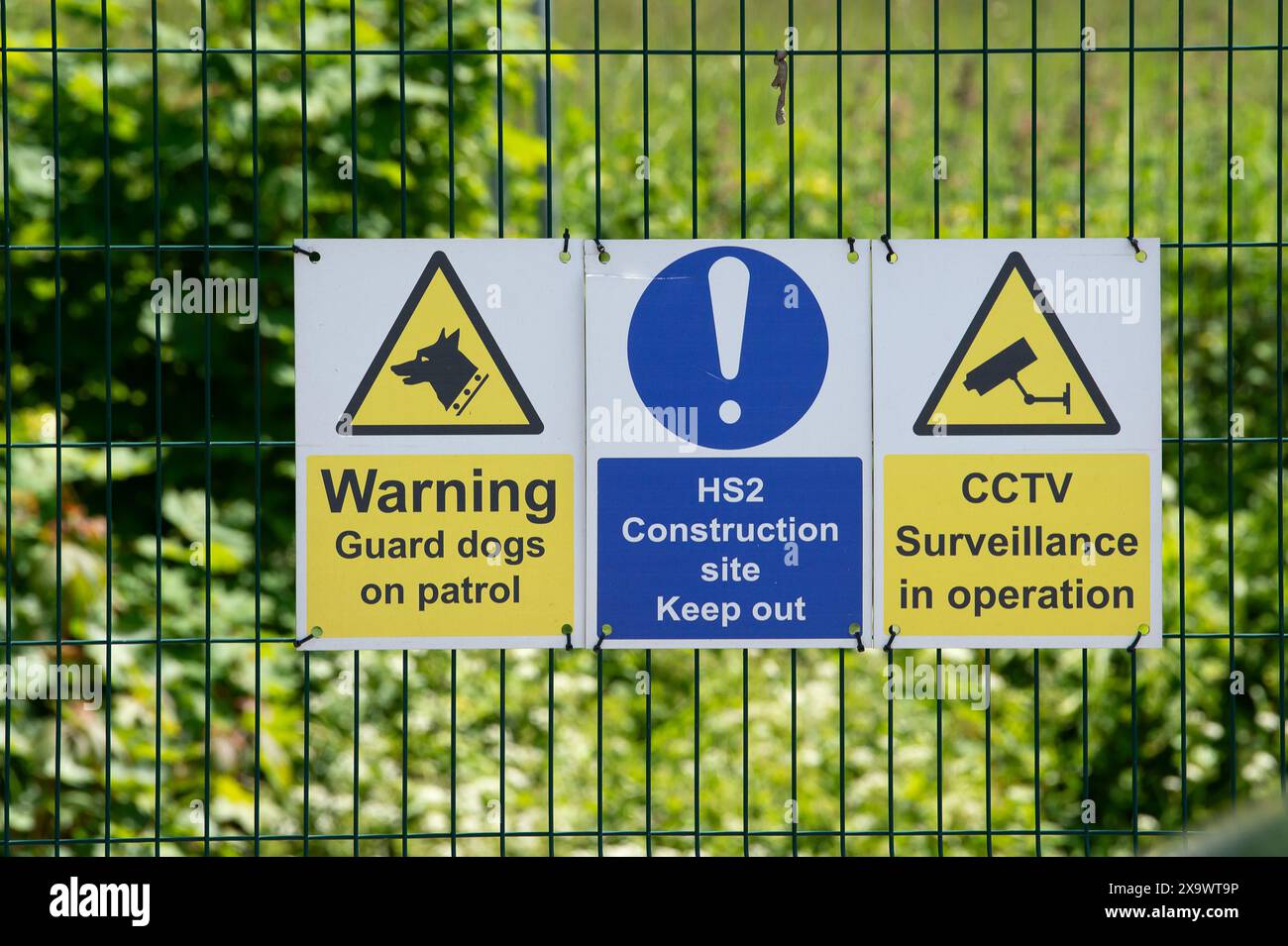 Wendover, UK. 2nd June, 2024. A sign warning people that HS2 have guard ...