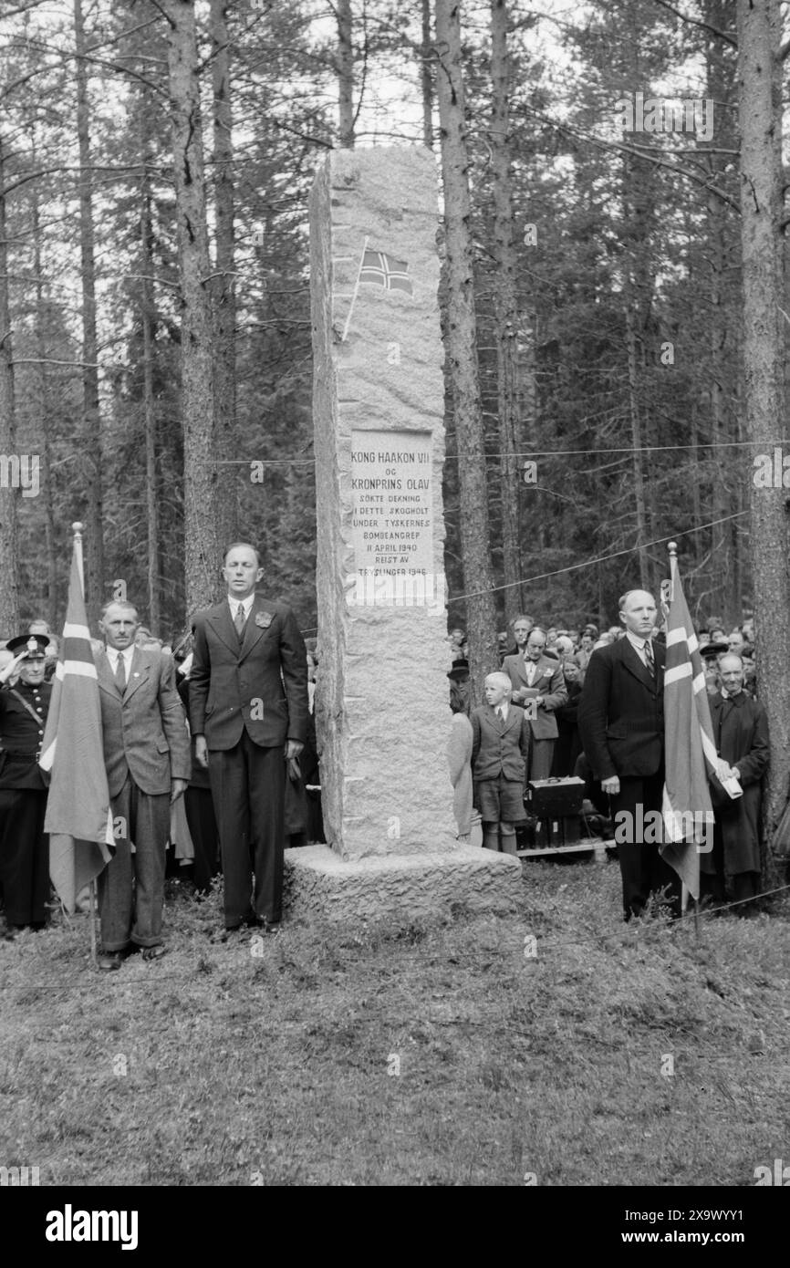 Actual 13-1946: The border people in a party around a boat and a bridge ...