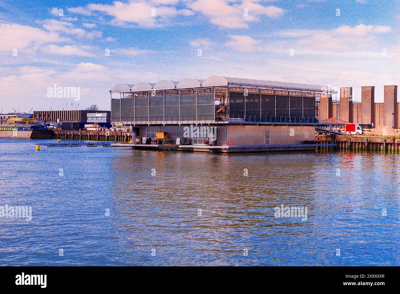 Floating Farm Merwehaven The innovative, agricultural project: Floating ...