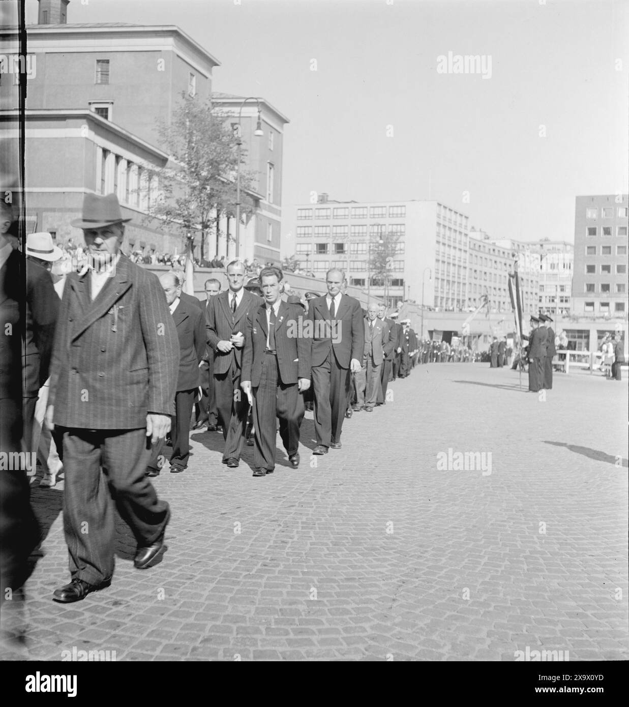 Actual 04- 1945: Hansteen and Wikstrøm rest at Wergeland's grave. The ...