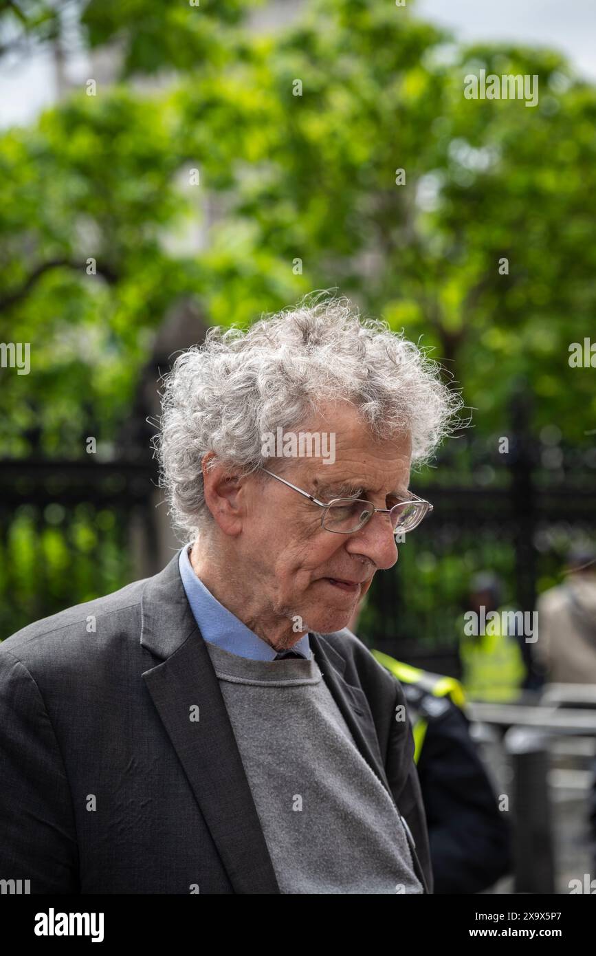 Conspiracy theorist piers corbyn hi-res stock photography and images ...
