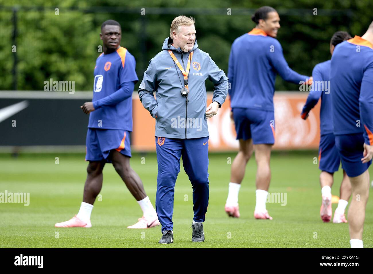 ZEIST - Coach Ronald Koeman during a training session of the Dutch ...