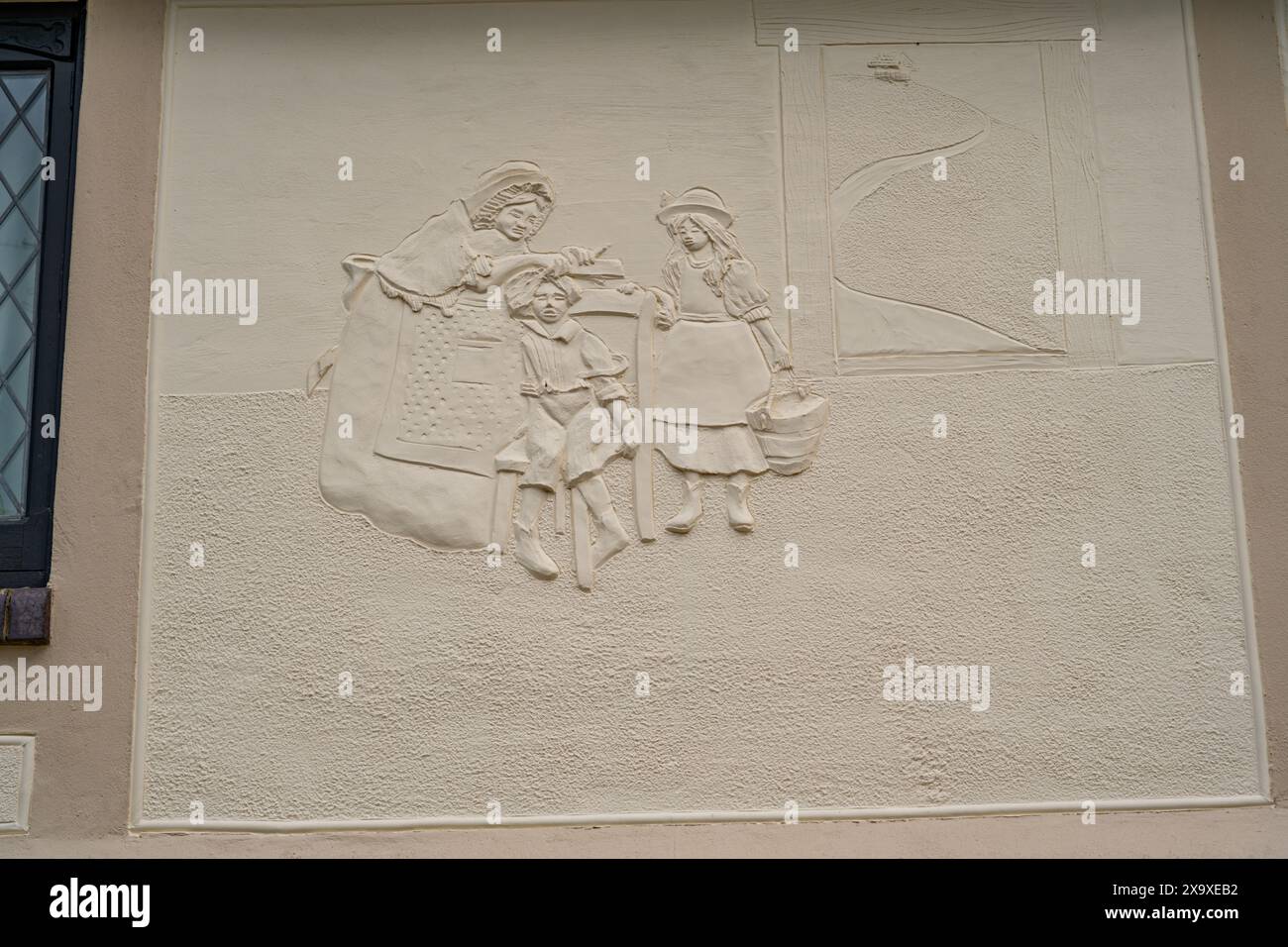 Nursery rhyme themed pargeting on house in Blackmore, Essex Stock Photo ...
