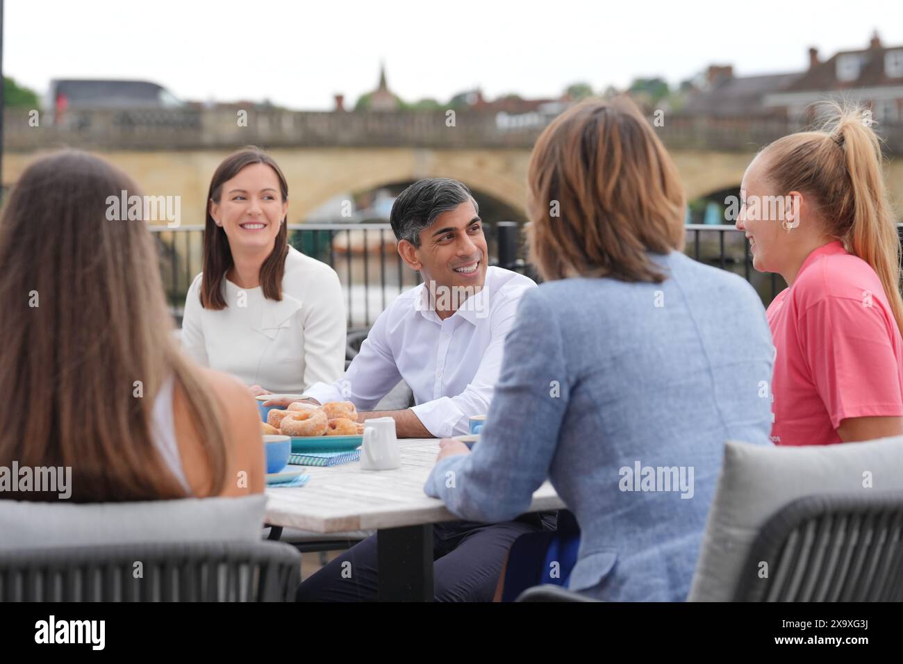 Prime Minister Rishi Sunak with parliamentary candidate for Wokingham ...