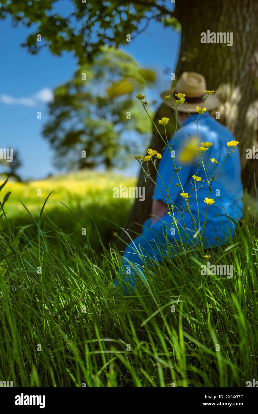 Pensioner 70s hi-res stock photography and images - Alamy