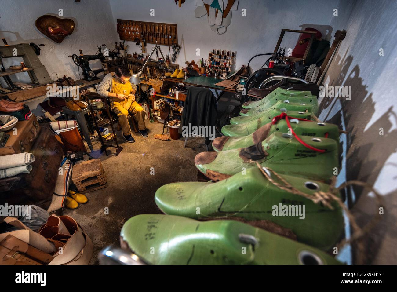 Traditional shoemaker at work Stock Photo - Alamy