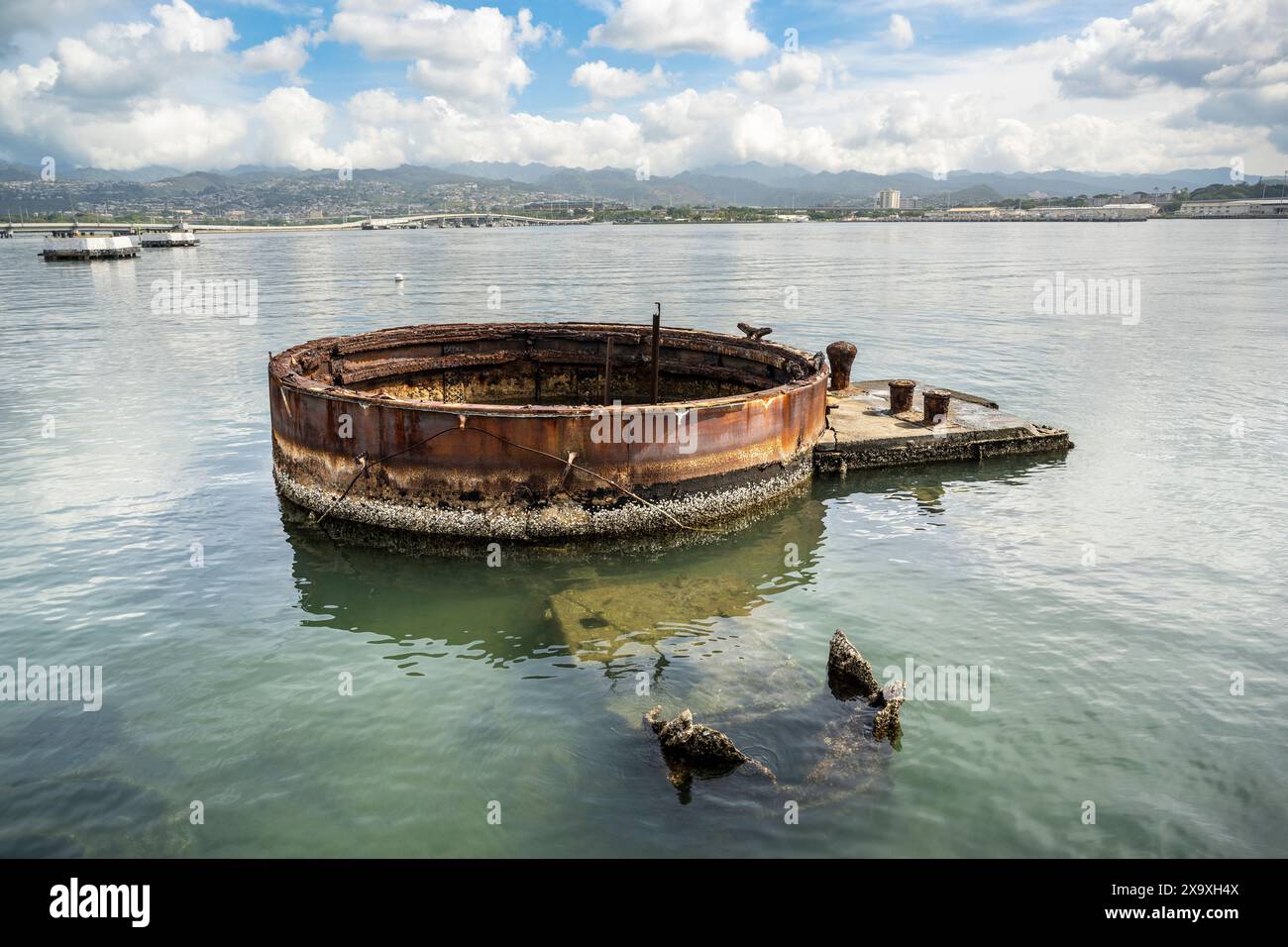 Memorial to the USS Arizona in Honolulu Stock Photo - Alamy