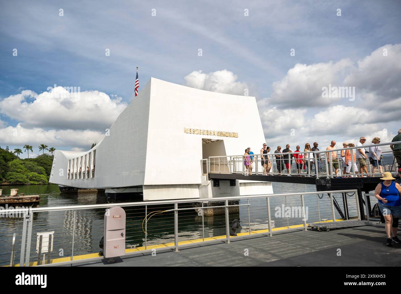 Memorial to the USS Arizona in Honolulu Stock Photo - Alamy