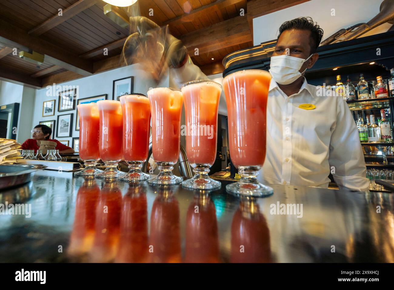 Singapore slings cocktails in the long bar at Raffles Hotel in ...
