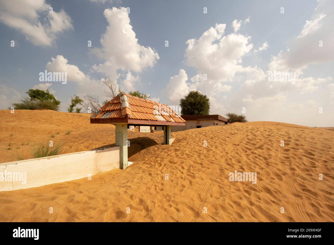 Al Madam abandoned desert village Stock Photo - Alamy