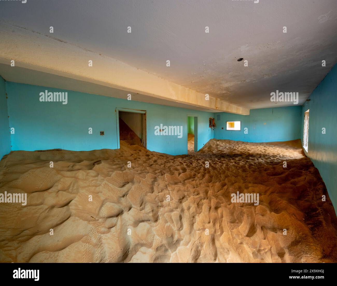 Al Madam abandoned desert village Stock Photo - Alamy